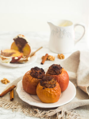 Pečene jabuke s orasima i datuljama - like chocolate