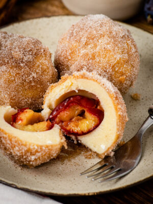 [video] Brze knedle od svježeg sira sa šljivama – like chocolate